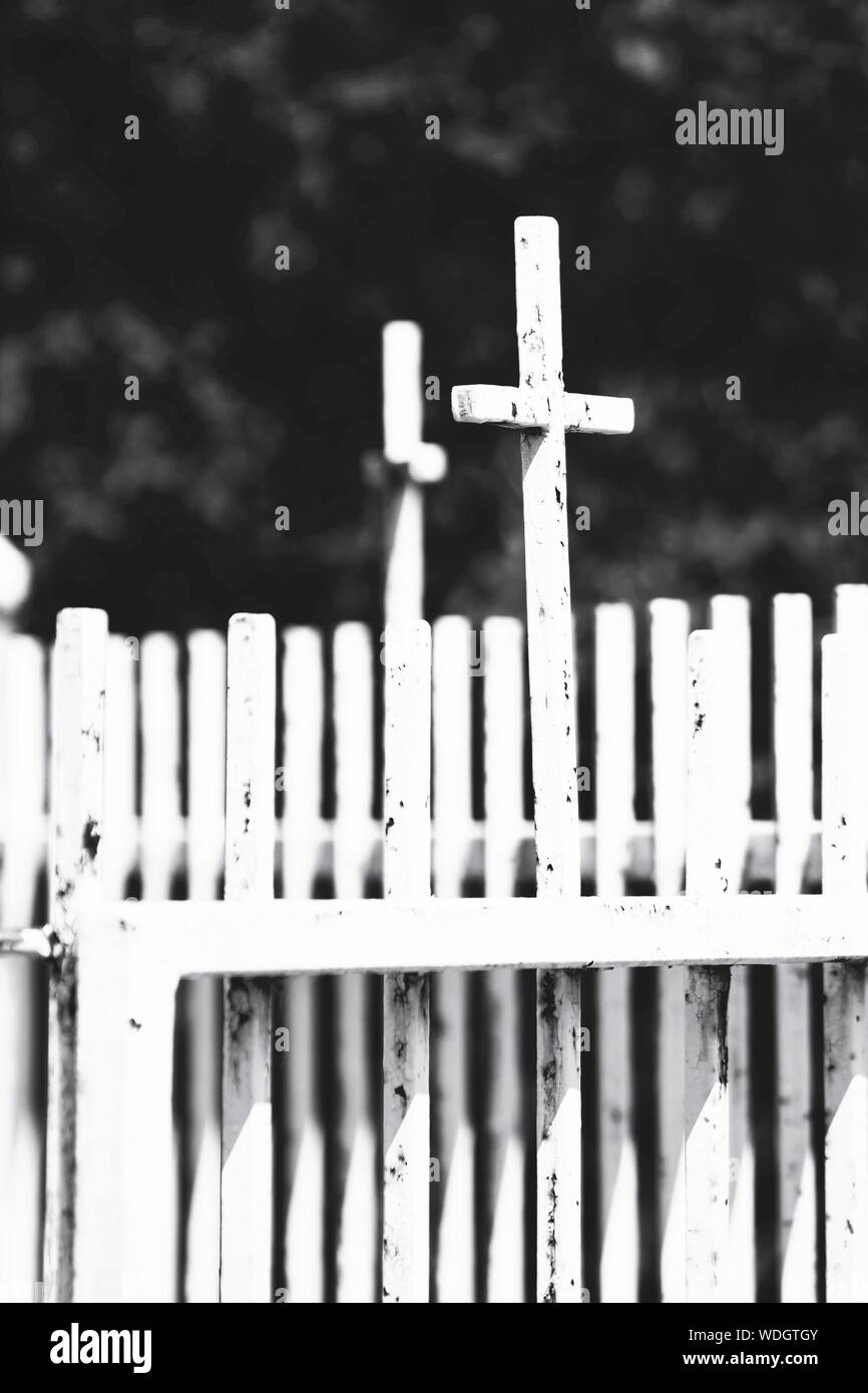 Cross fence hi-res stock photography and images - Alamy