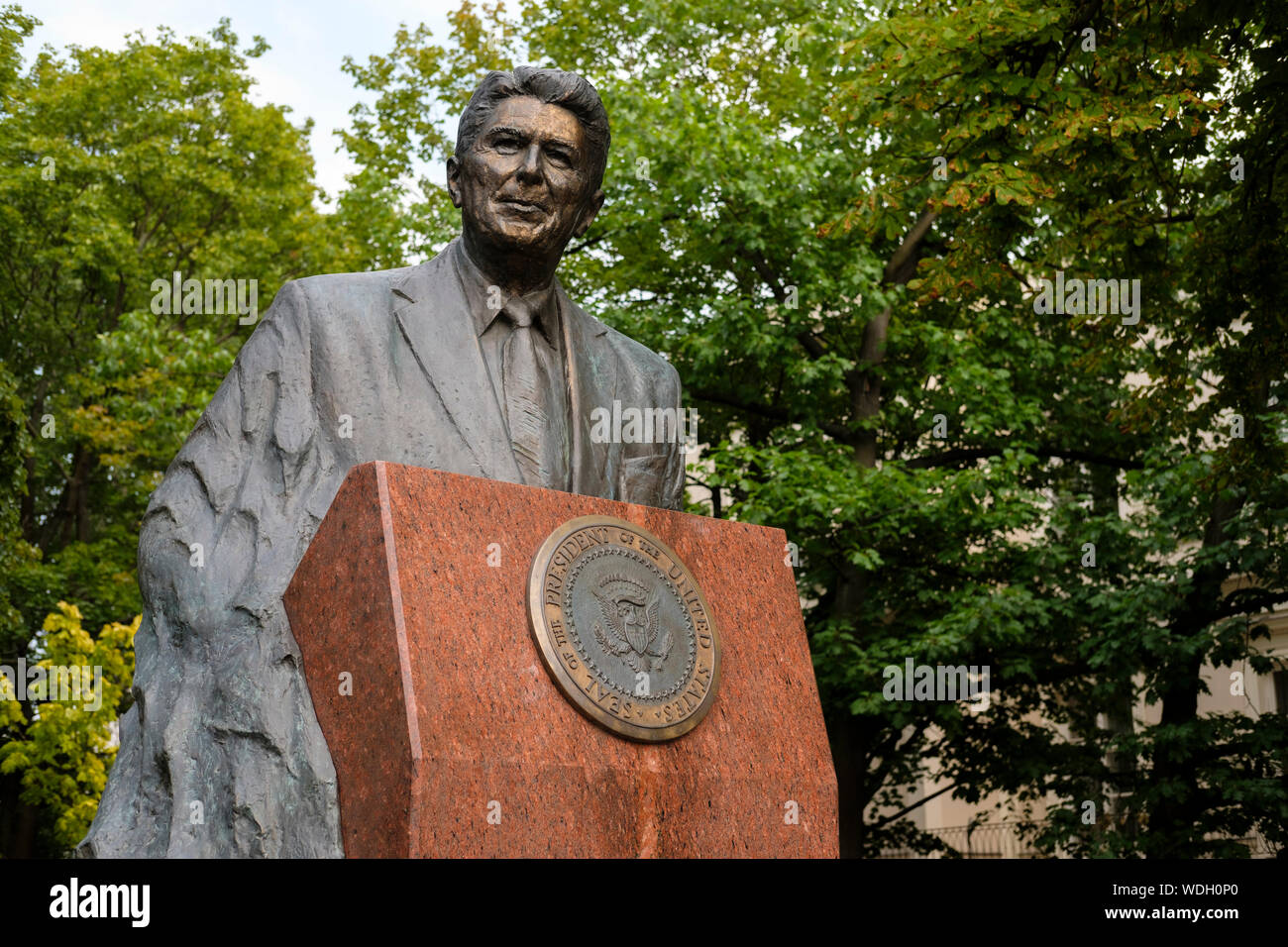 Ronald reagan statue hi-res stock photography and images - Alamy