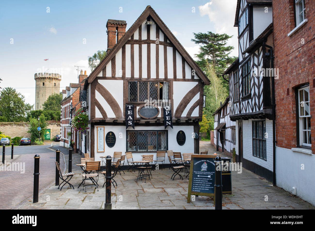 Black and white timber houses hi-res stock photography and images - Alamy