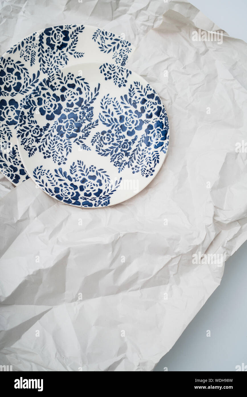 Paper Plate Crumpled High Resolution Stock Photography and Images - Alamy