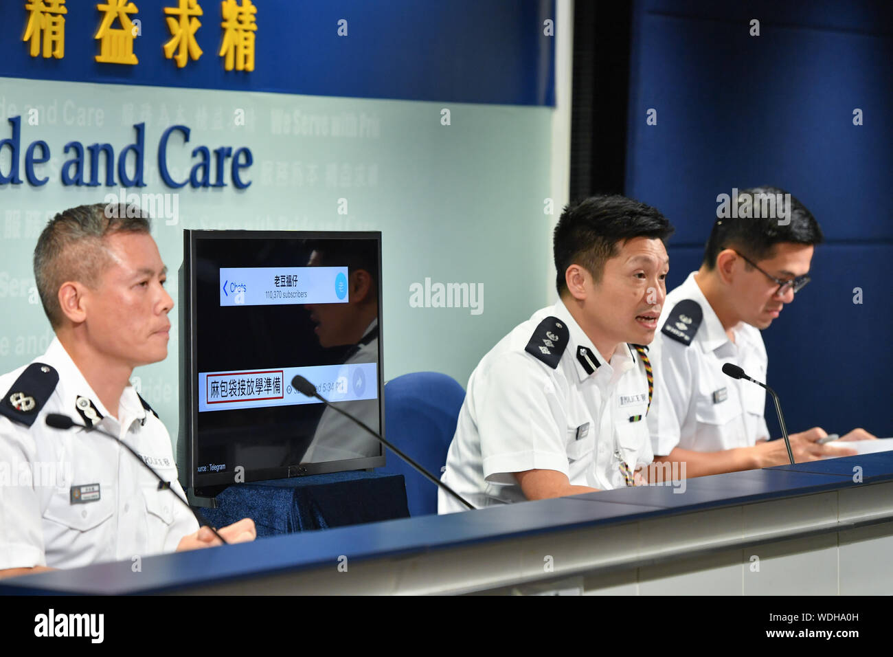 Hong Kong, China's Hong Kong. 29th Aug, 2019. Tse Chun-chung (C), chief ...
