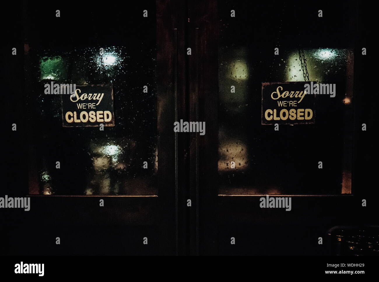 Closed signs hi-res stock photography and images - Alamy