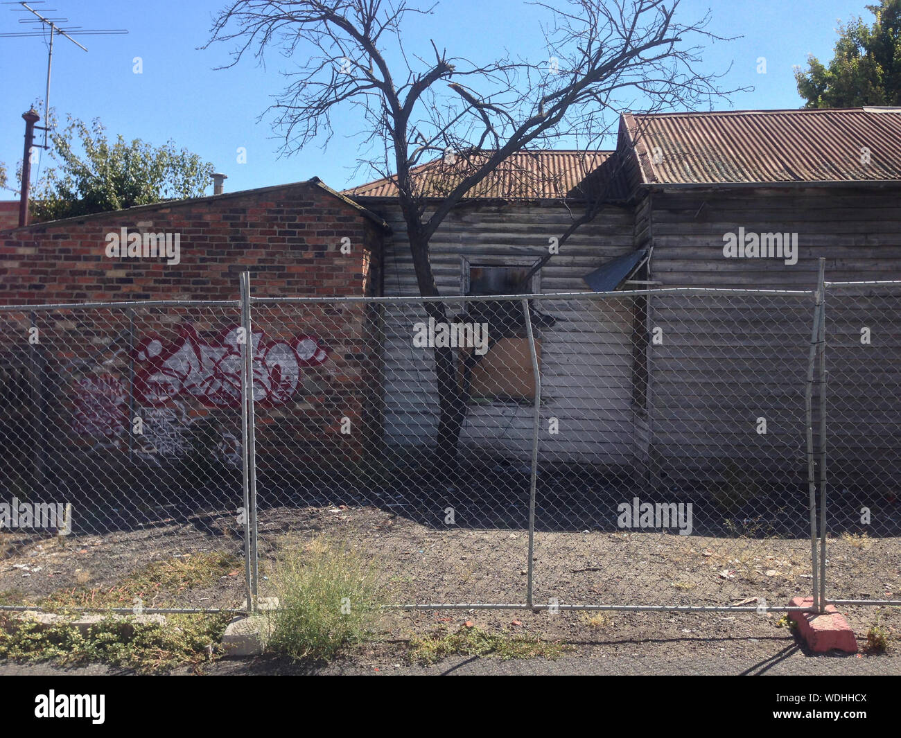 Run down fence hi-res stock photography and images - Alamy