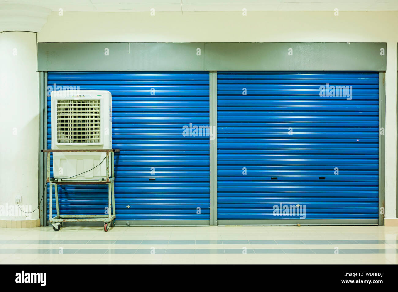 Air conditioner store hi-res stock photography and images - Alamy