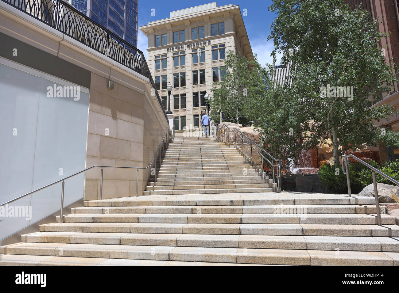Downtown mall hi-res stock photography and images - Alamy