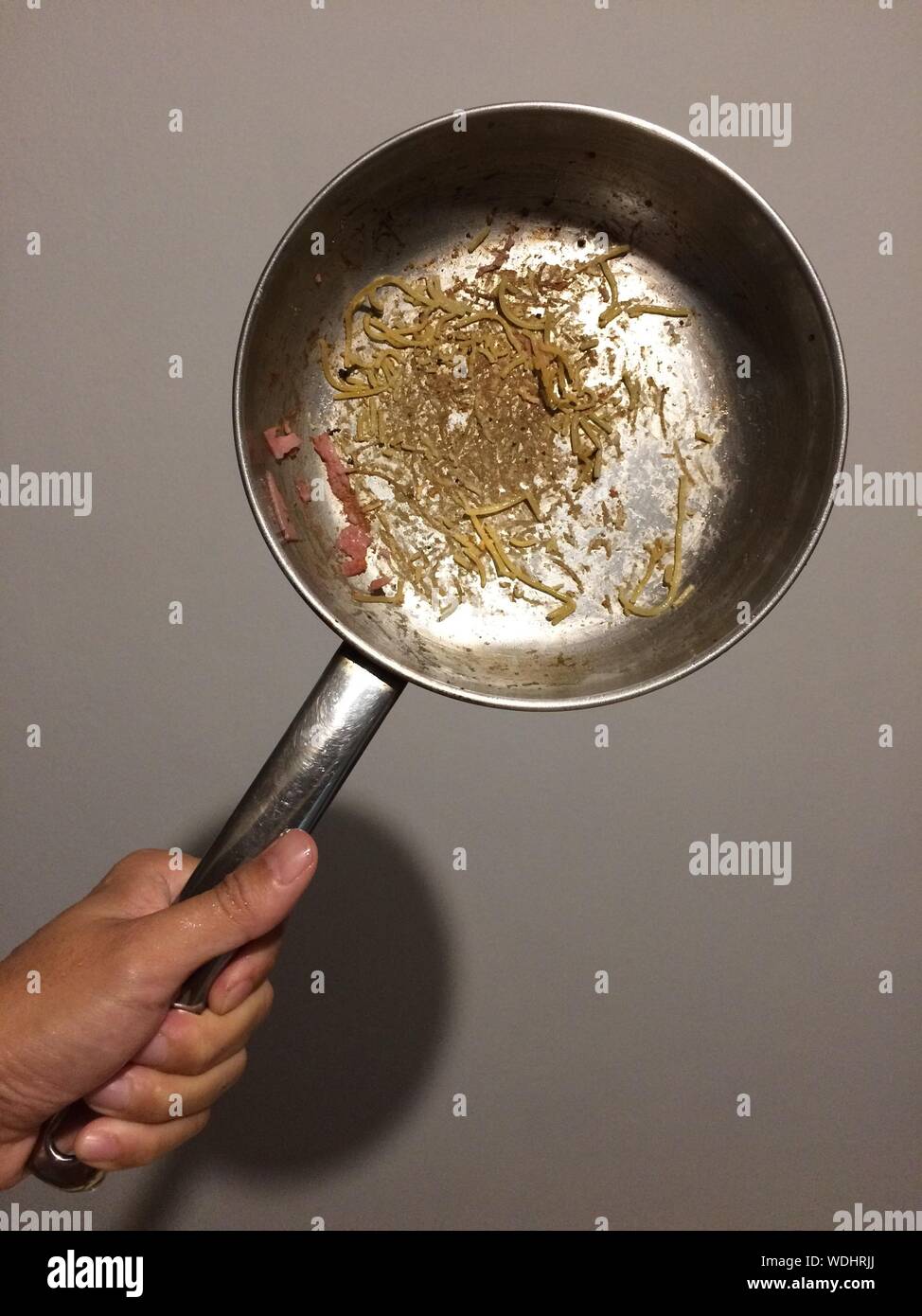 Hand with pan hi-res stock photography and images - Alamy