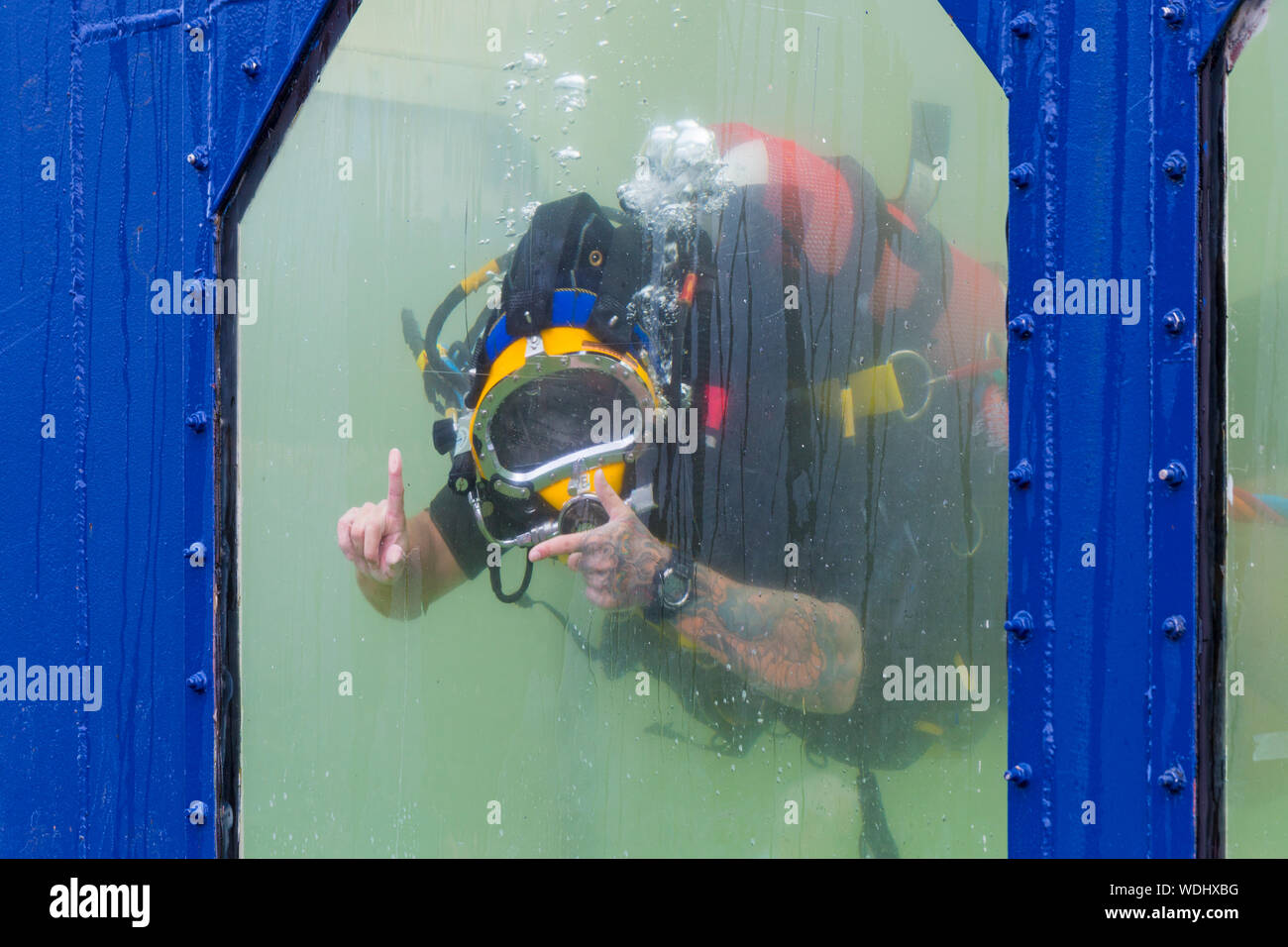 Royal navy dive tank hi-res stock photography and images - Alamy