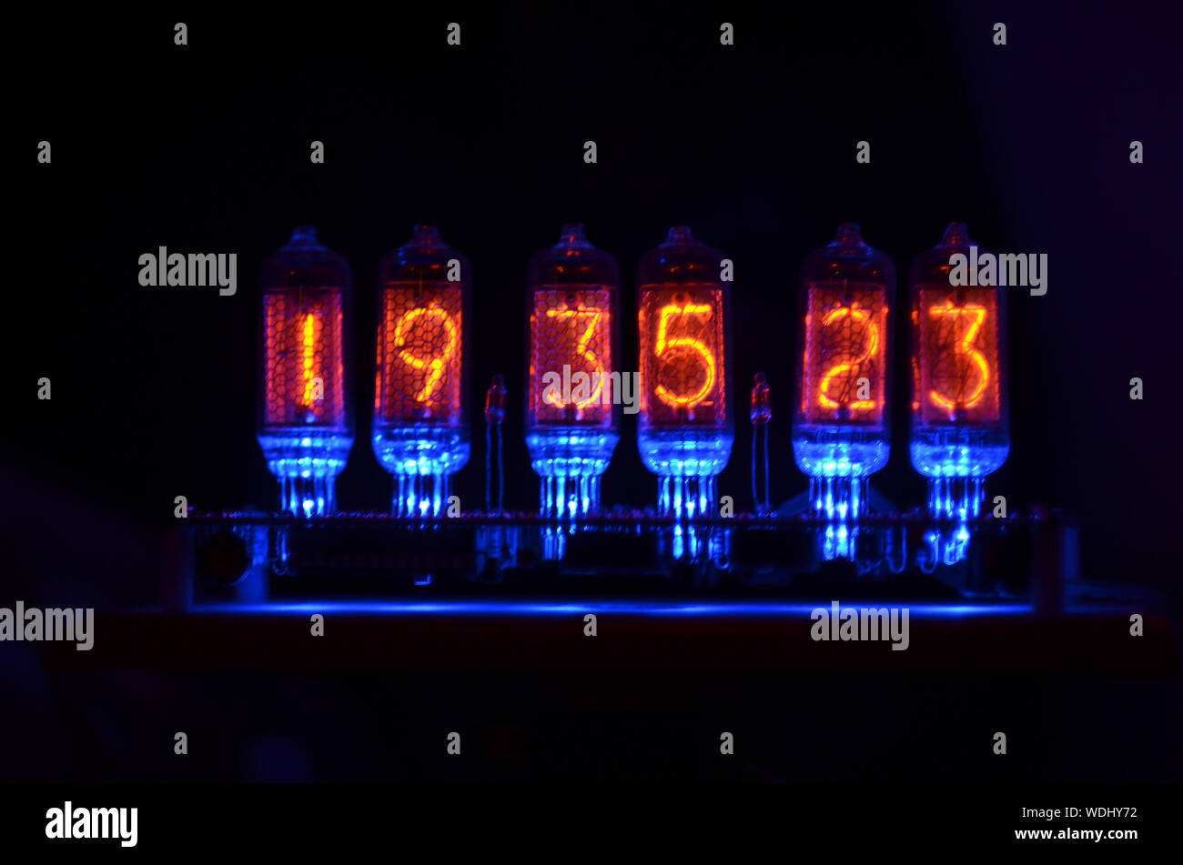 Red digital clock hi-res stock photography and images - Alamy