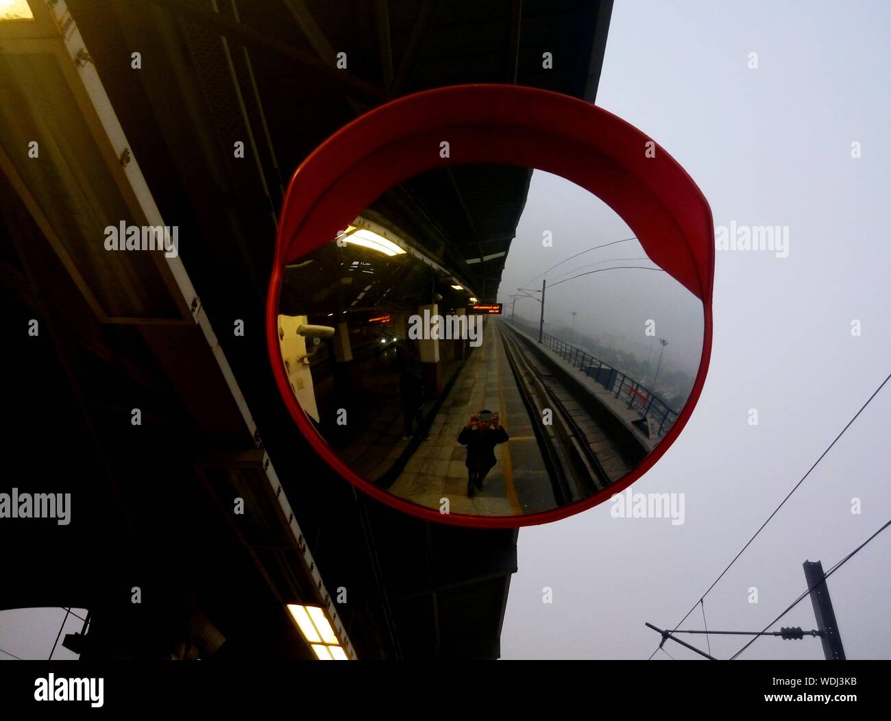 Reflection in road hi-res stock photography and images - Alamy