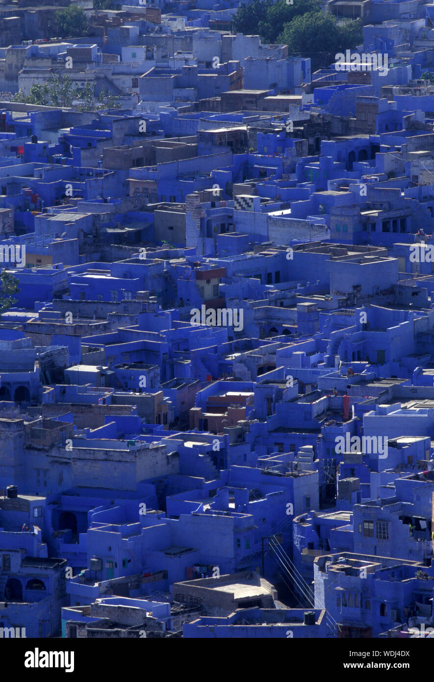 Purple buildings hi-res stock photography and images - Alamy