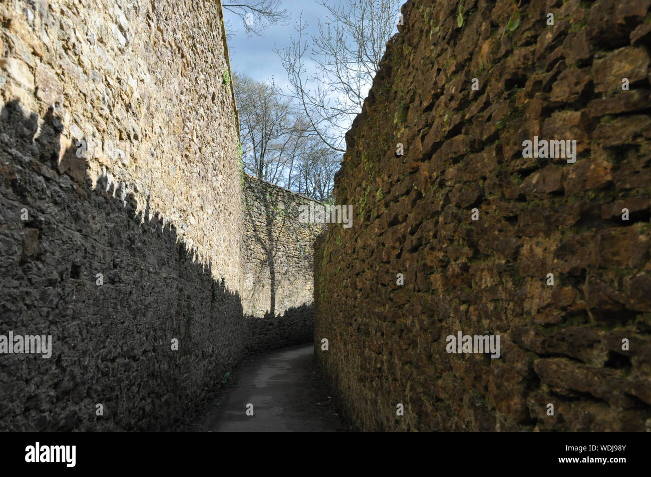 Alley way with brick walls hi-res stock photography and images - Alamy