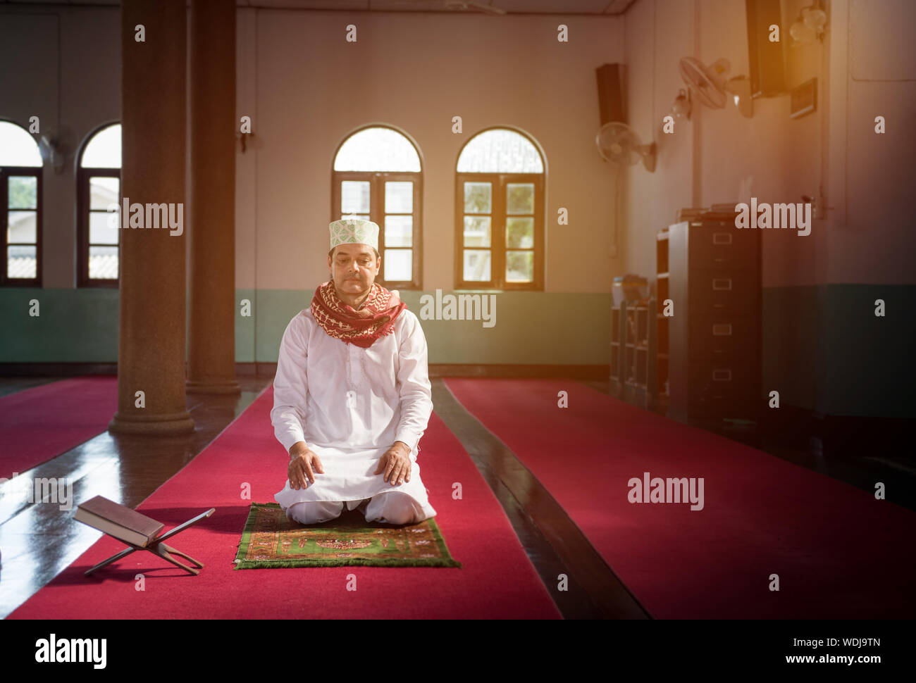 Mosque man praying hi-res stock photography and images - Alamy
