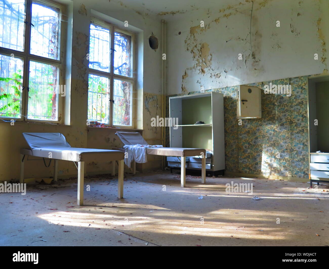 Empty old room hi-res stock photography and images - Alamy