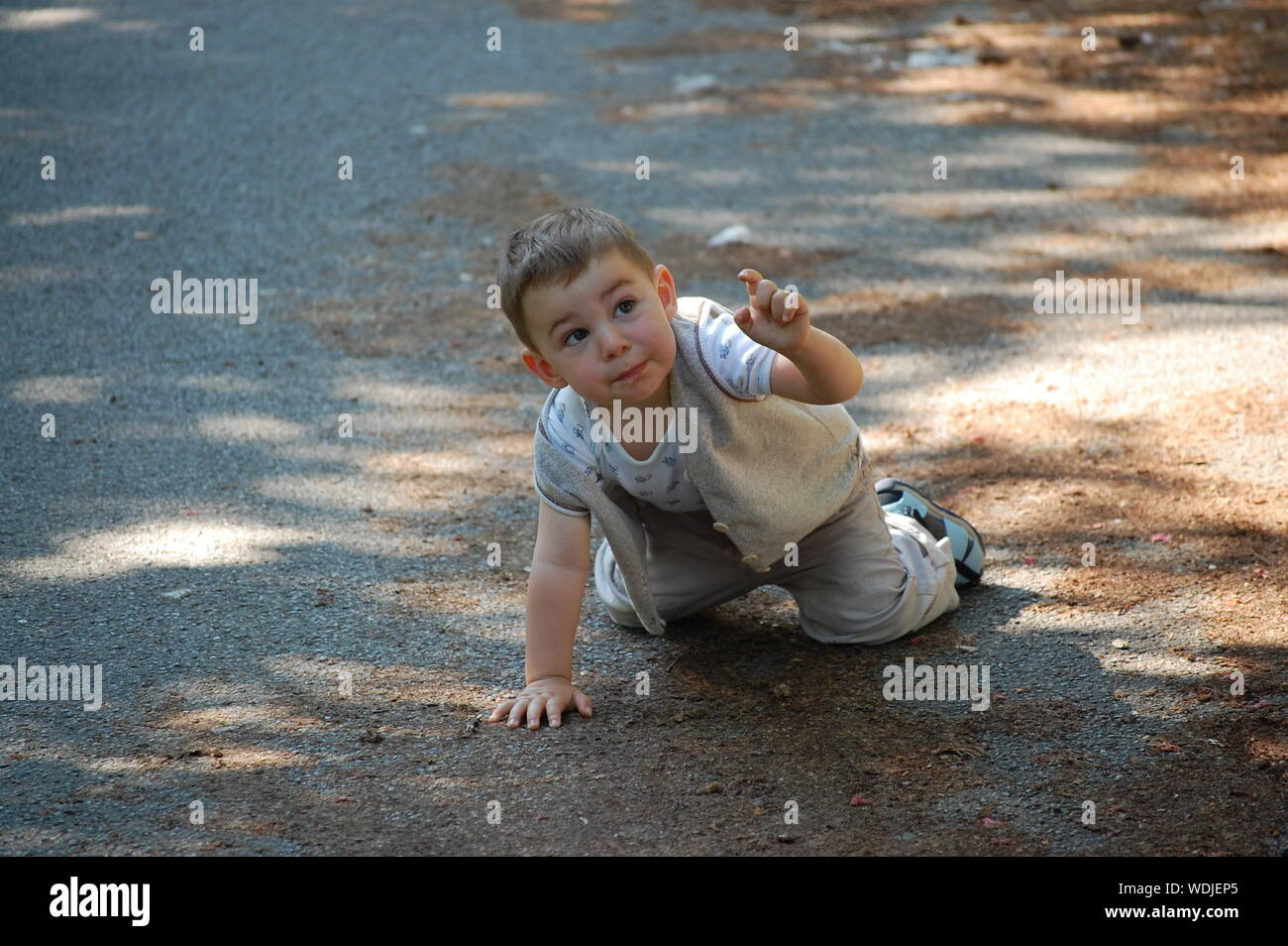 Kneeling boy hi-res stock photography and images - Alamy