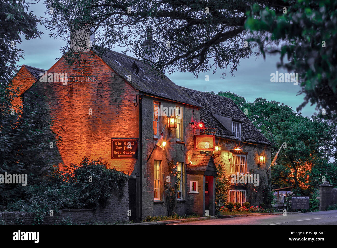 The trout pub hi-res stock photography and images - Alamy