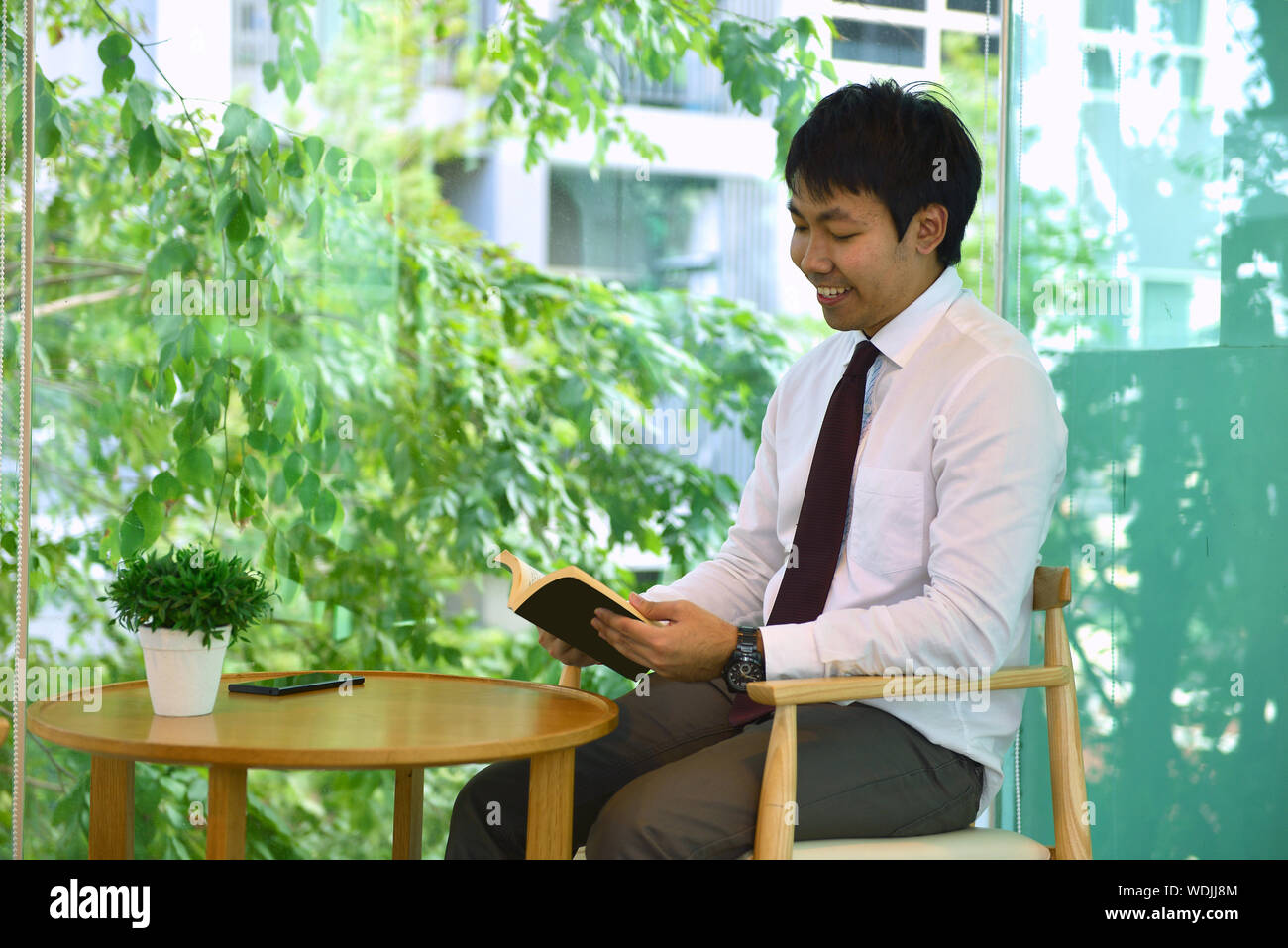 Office reading book hi-res stock photography and images - Alamy