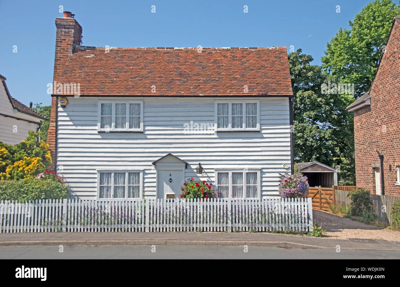 Rolvenden White Cottage Kent Stock Photo - Alamy