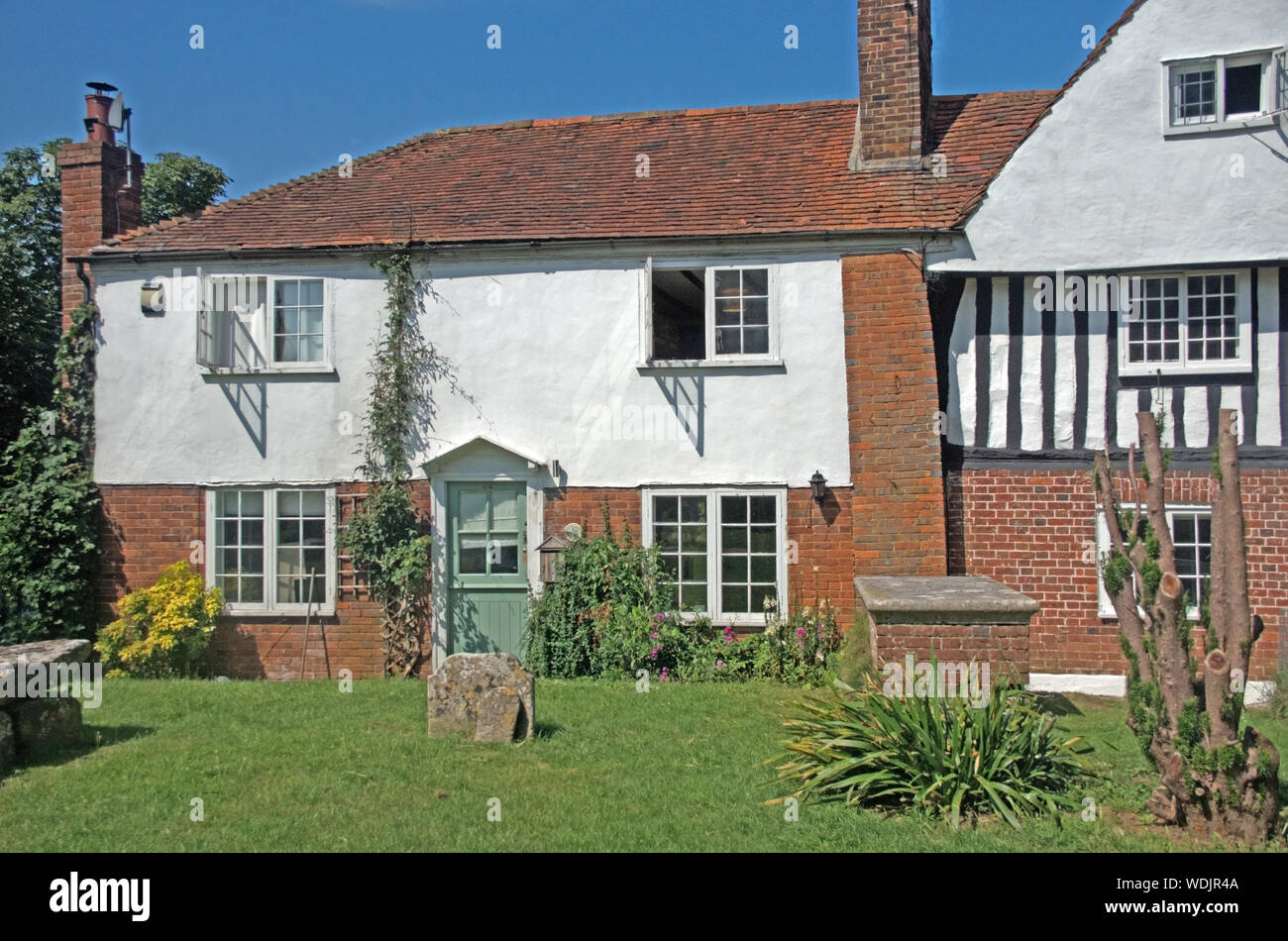 Rolvenden Village House Kent Stock Photo - Alamy
