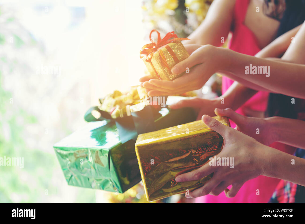 Giving of gifts hi-res stock photography and images - Alamy