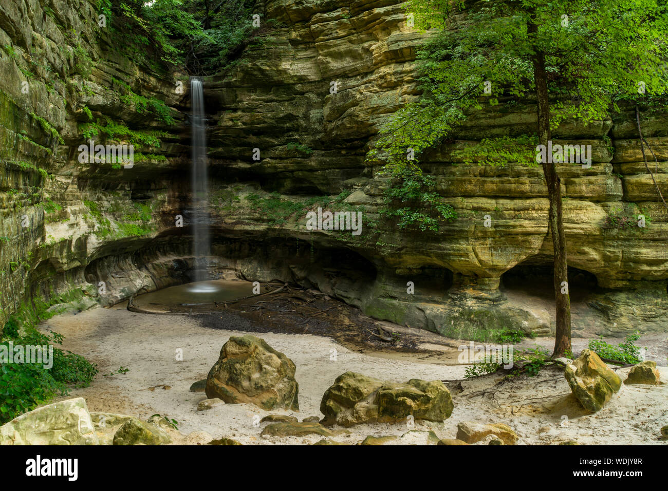 Waterfall From Cliff At Starved Rock State Park Stock Photo - Alamy