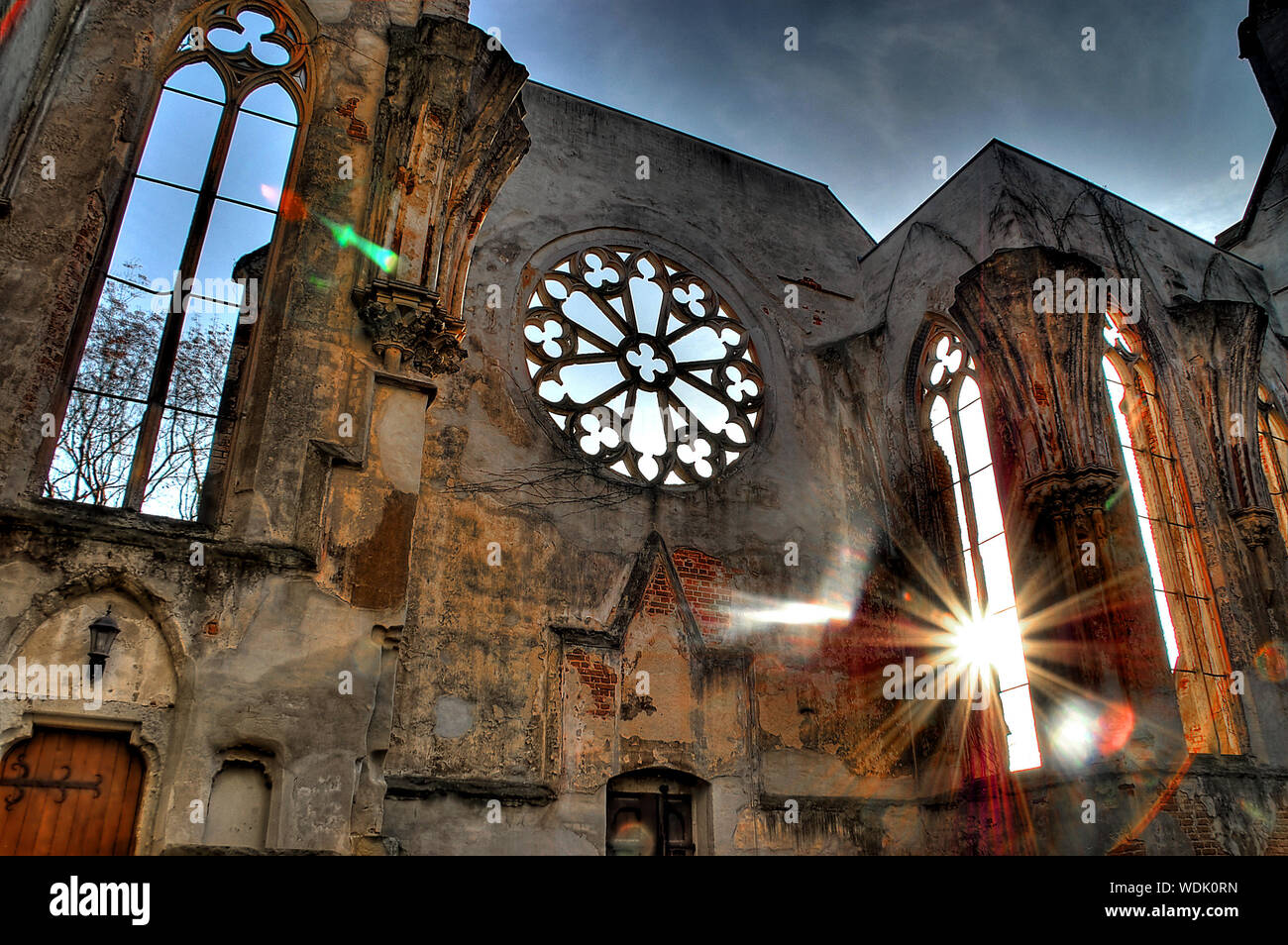 Run down cathedral hi-res stock photography and images - Alamy