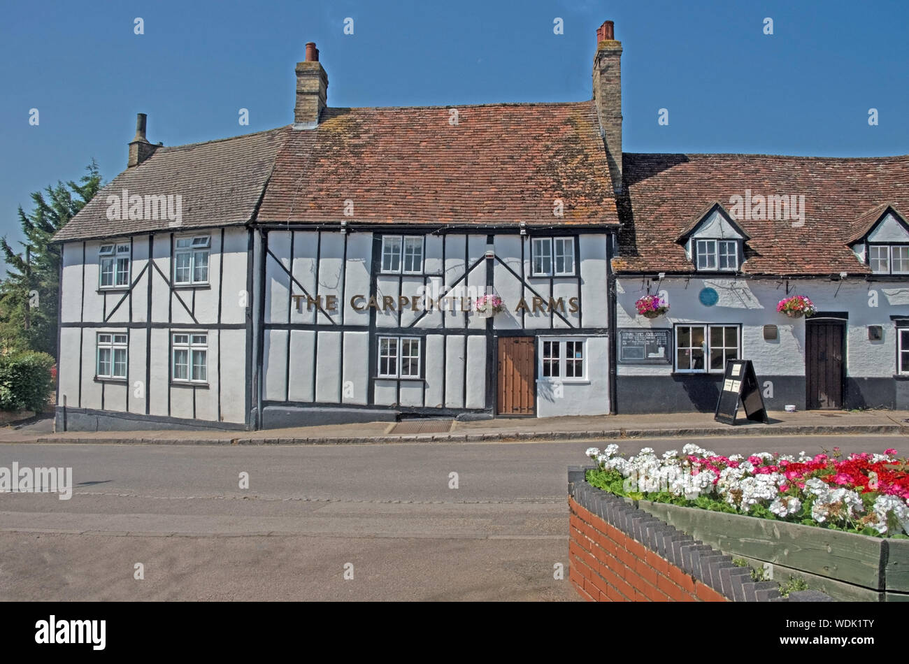 Bedfordshire Pub High Resolution Stock Photography and Images - Alamy