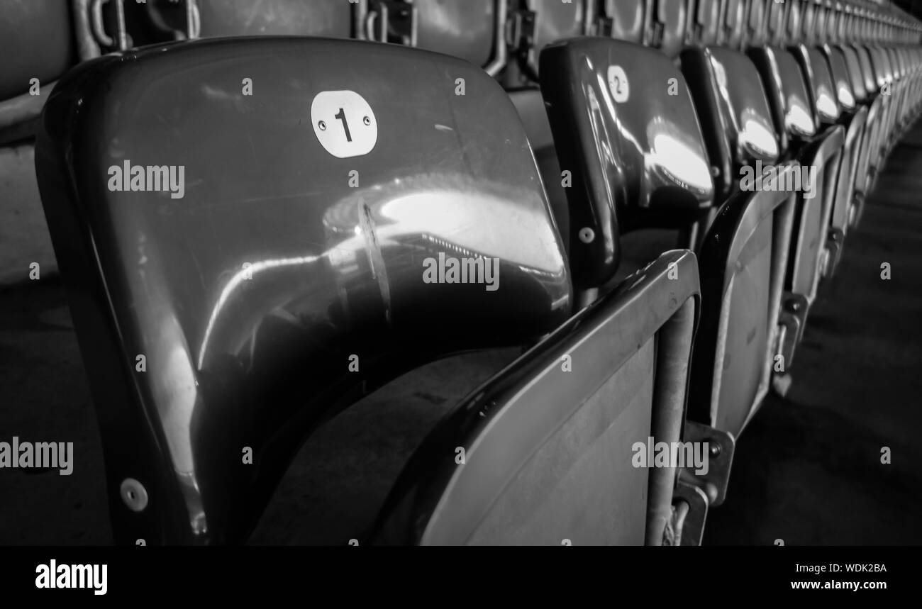 Row of seats stadium hi-res stock photography and images - Alamy
