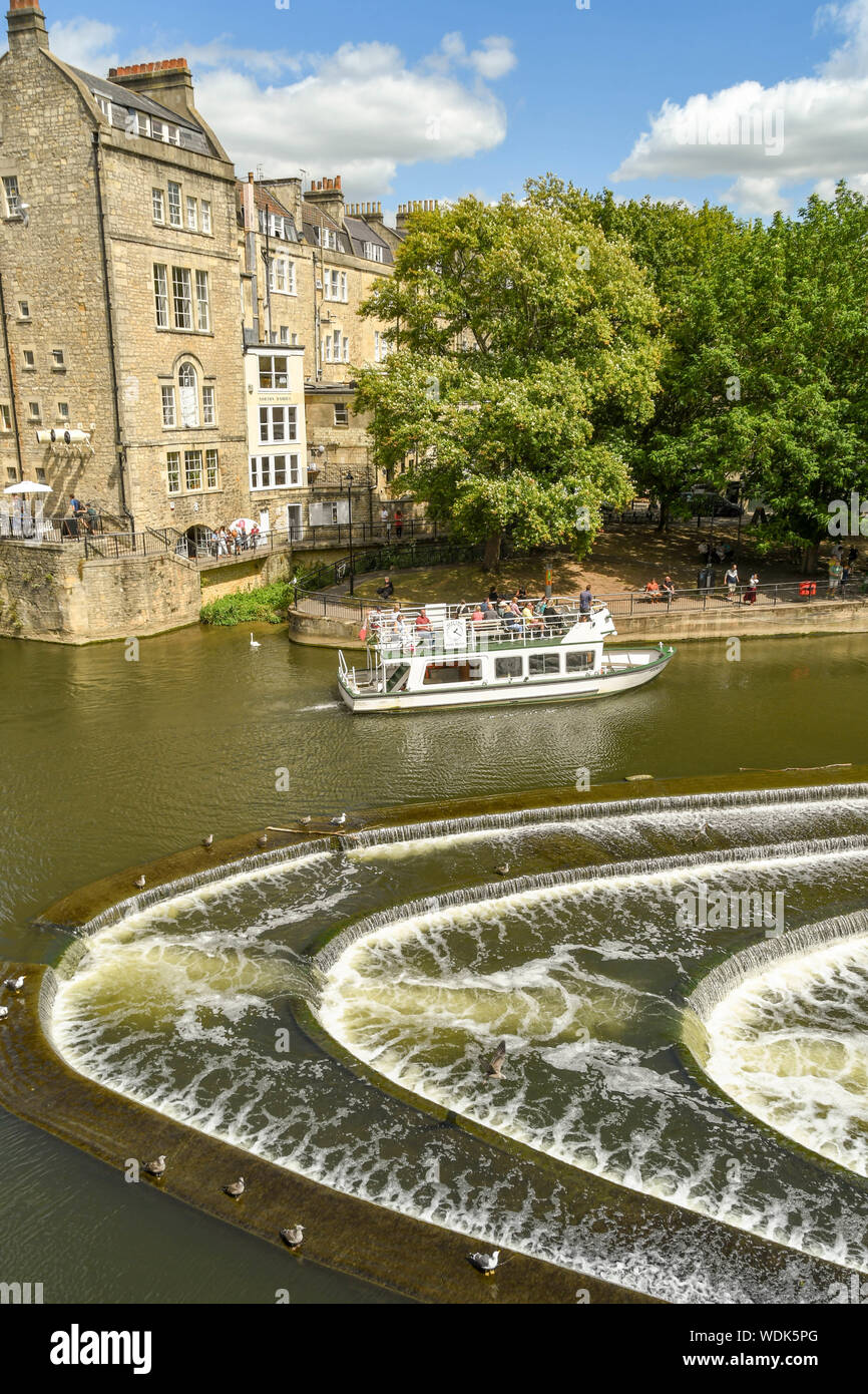 BATH, ENGLAND - JULY 2019: The horseshoe shaped Pulteney Weir on the ...