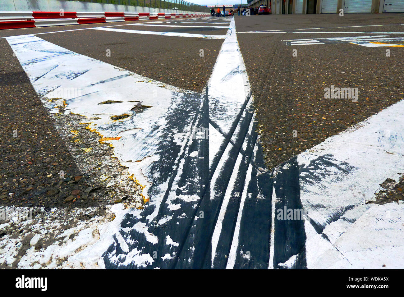 White lines on road hi-res stock photography and images - Alamy
