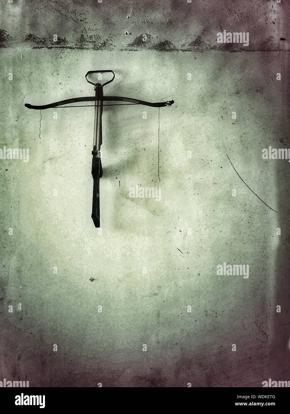 Cross bow hi-res stock photography and images - Alamy