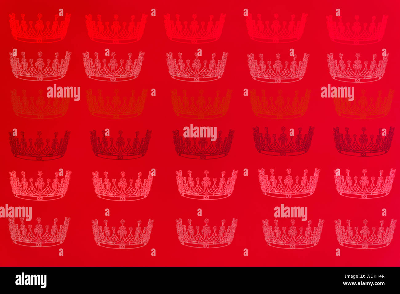 Royal crown background. Seamless repeating pattern Stock Photo - Alamy