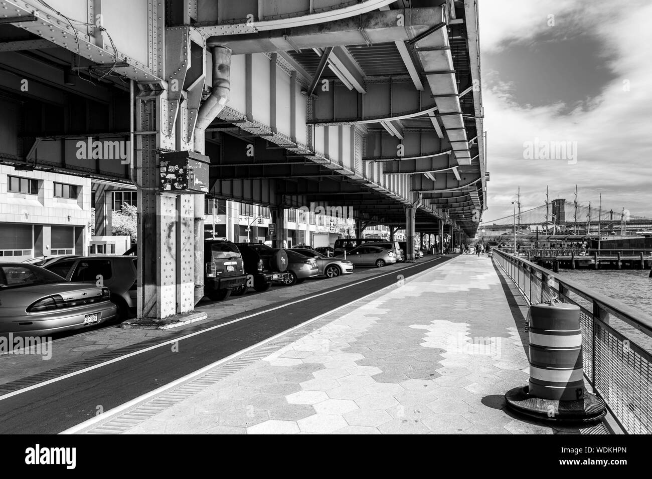 Under bridge parking hi-res stock photography and images - Alamy