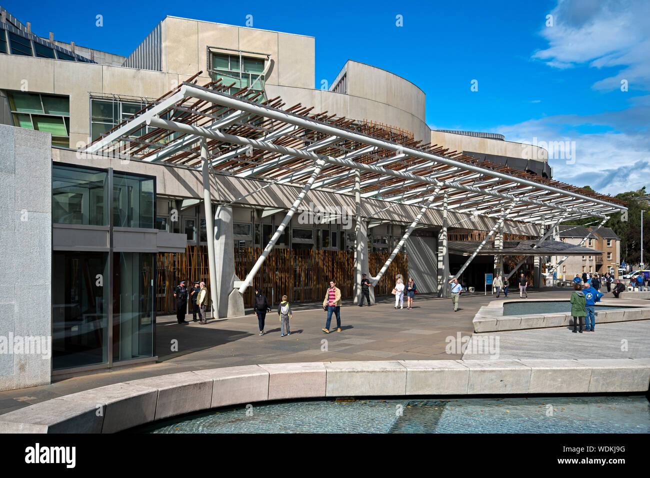 Holyrood parliament building hi-res stock photography and images - Alamy