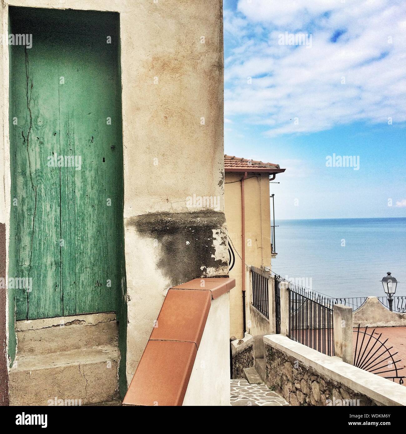 Balcony over entrance hi-res stock photography and images - Alamy