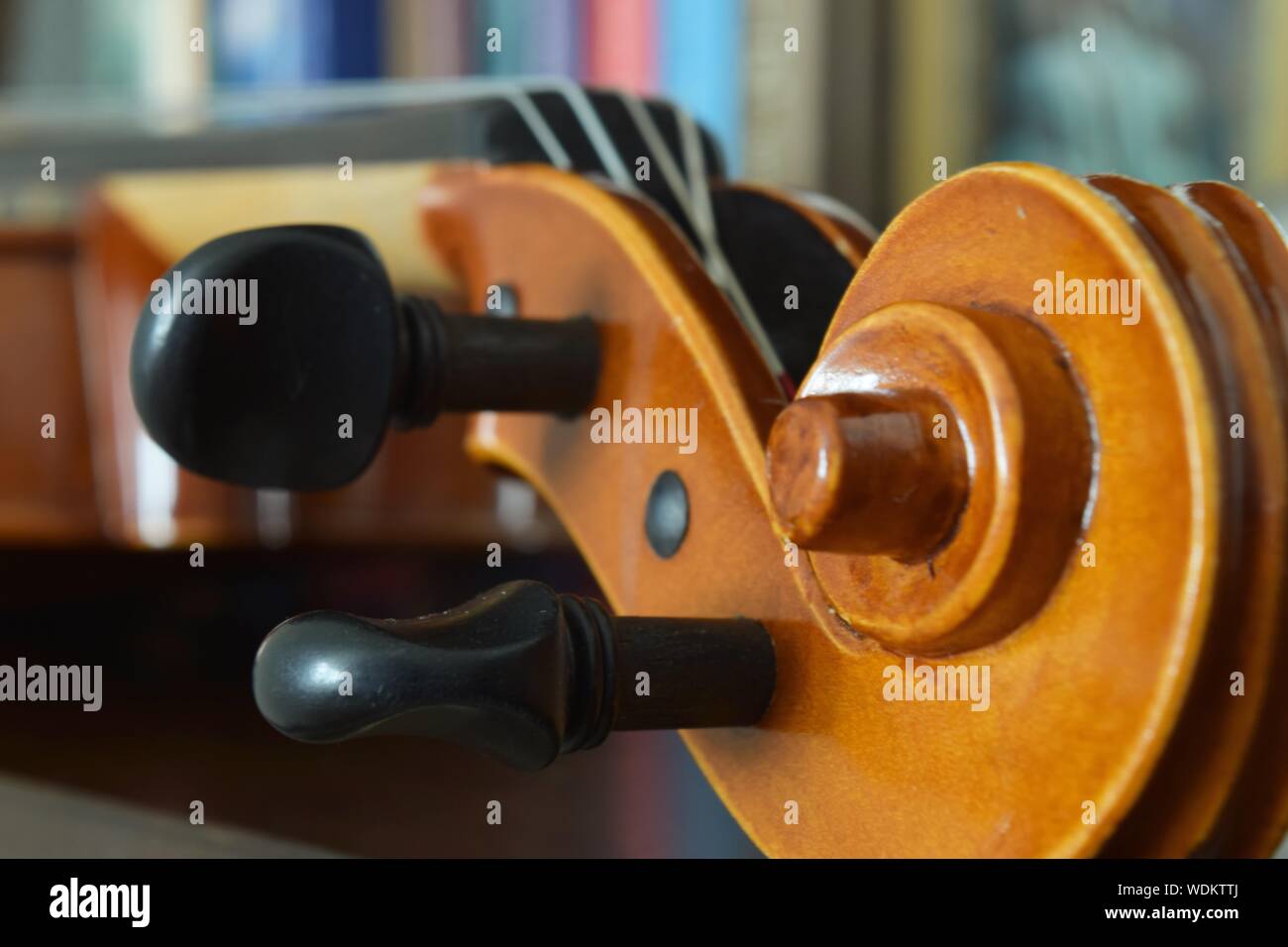 Violin headstock hi-res stock photography and images - Alamy
