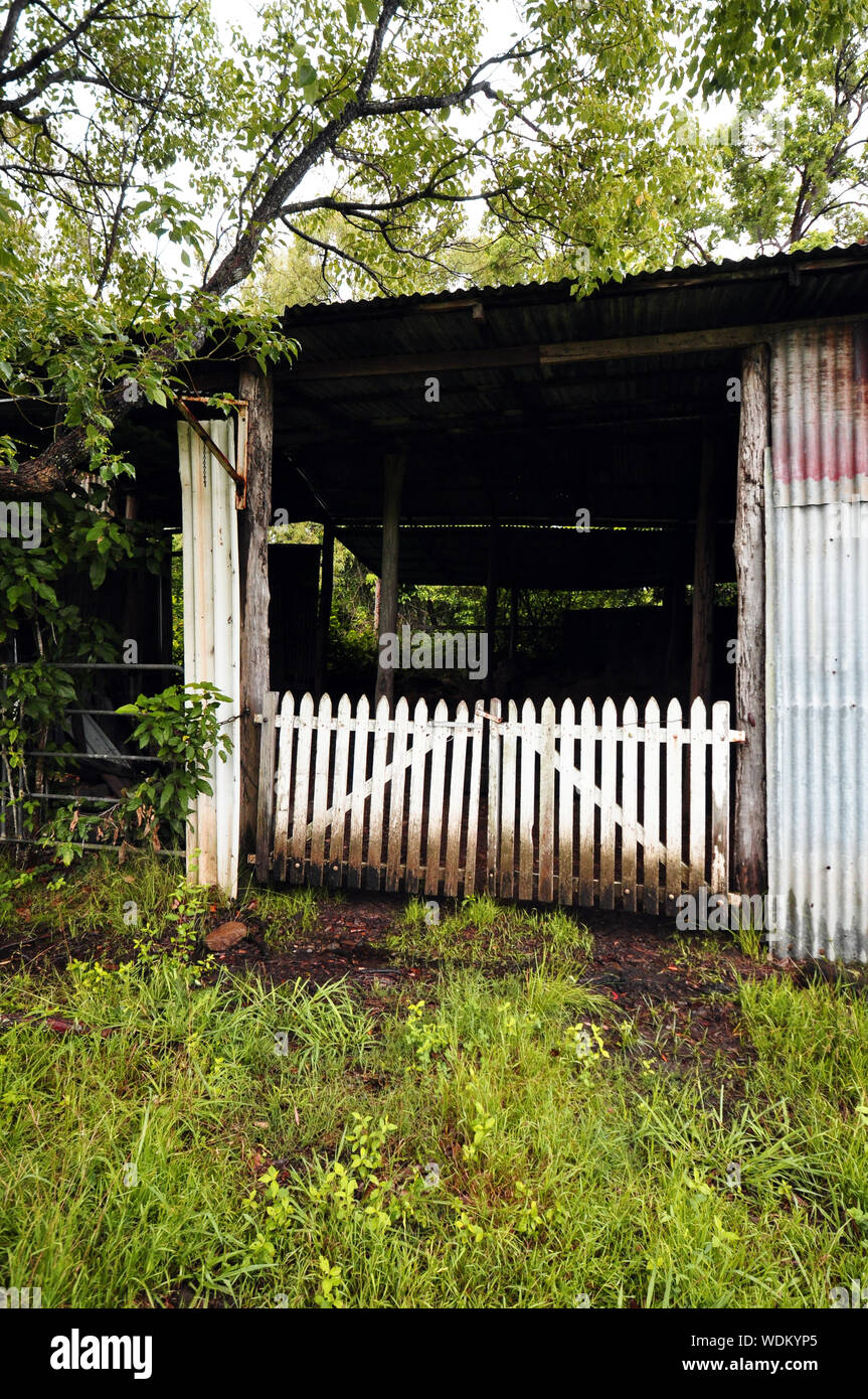 Farm yards hi-res stock photography and images - Alamy