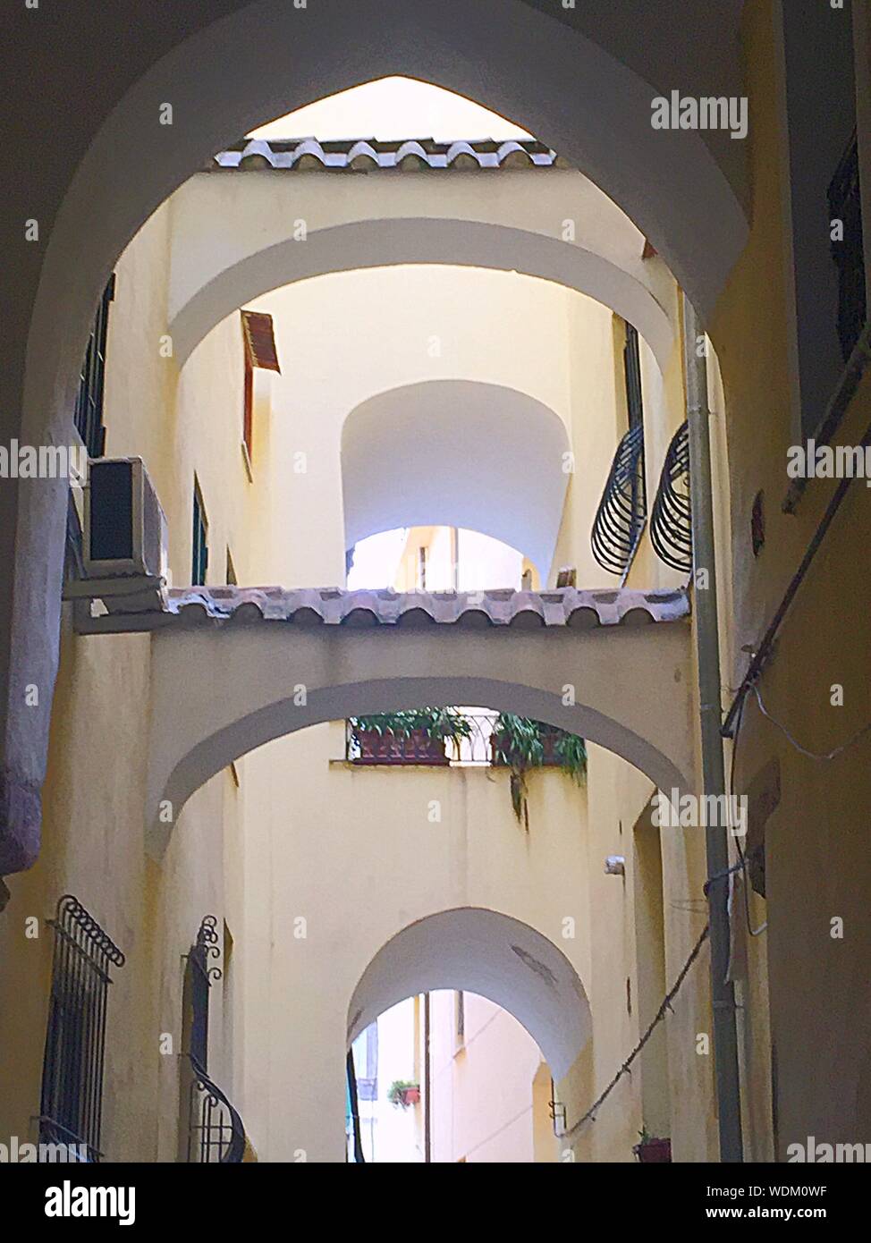 Connecting buildings hi-res stock photography and images - Alamy