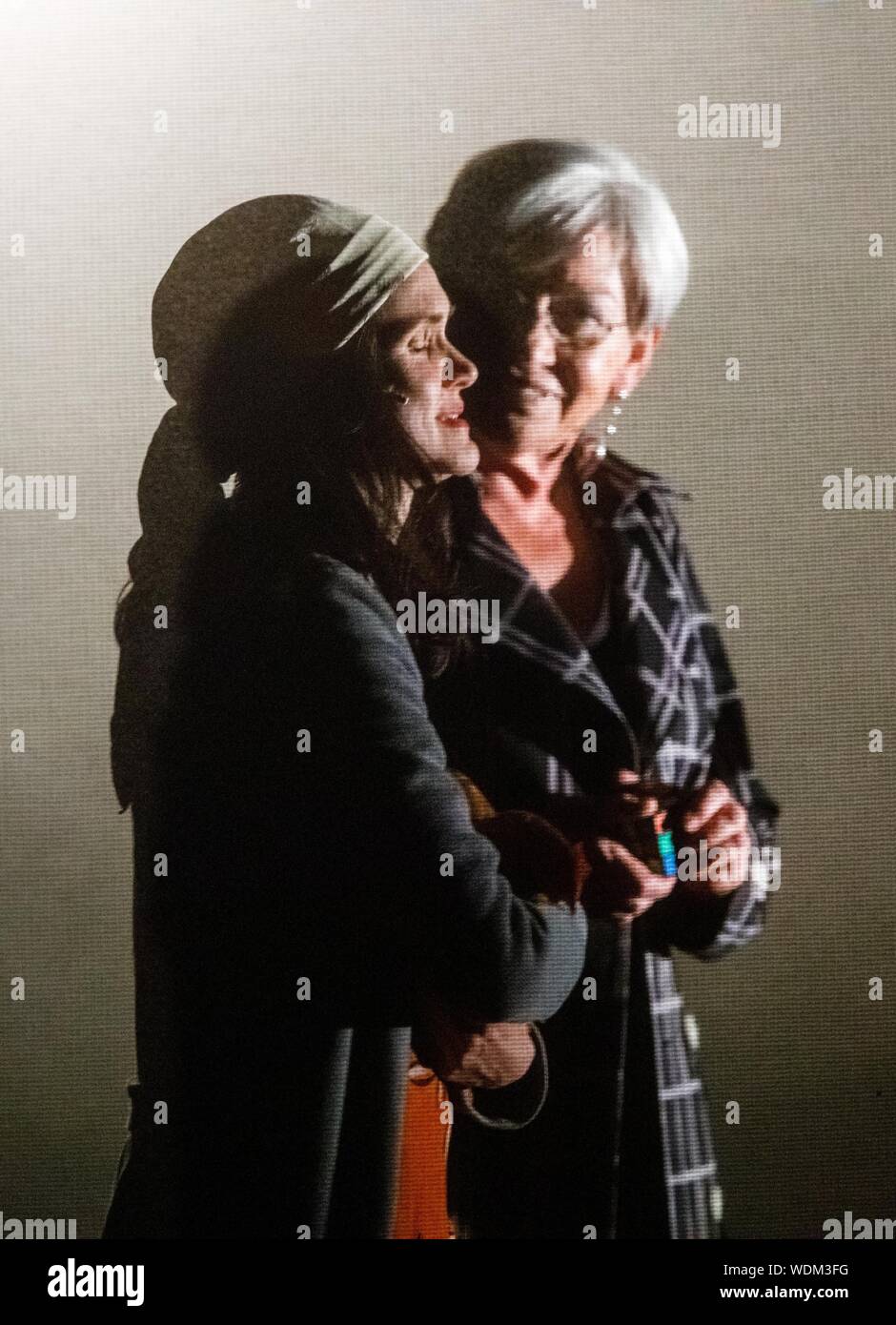 Hamburg, Germany. 29th Aug, 2019. The actress Lisa Hagemeister (l) as ...