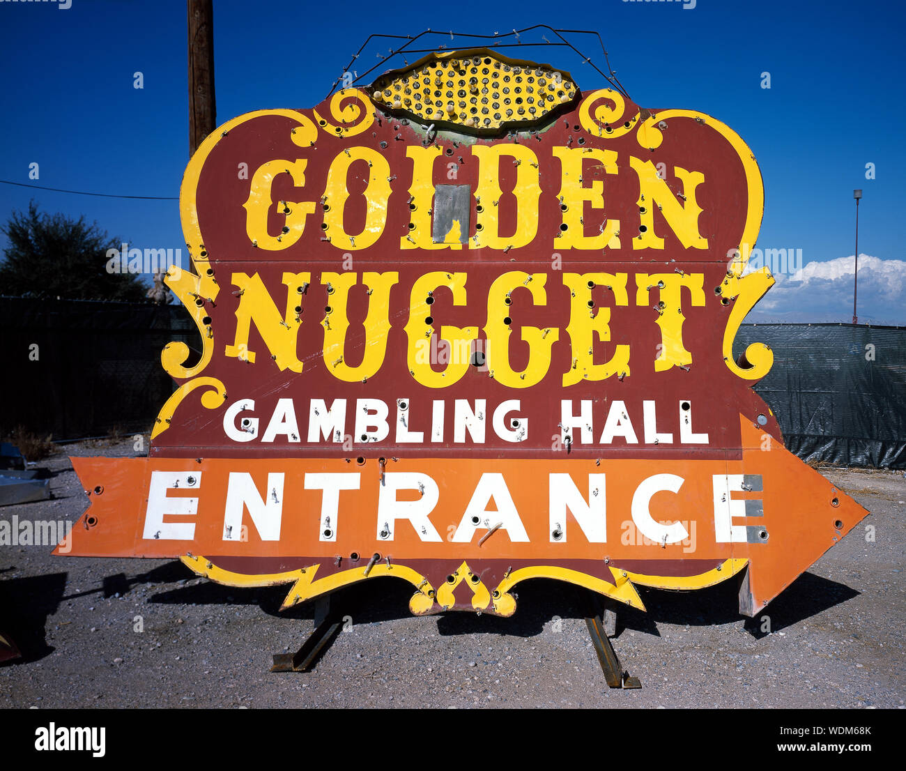 Golden nugget sign hi-res stock photography and images - Alamy
