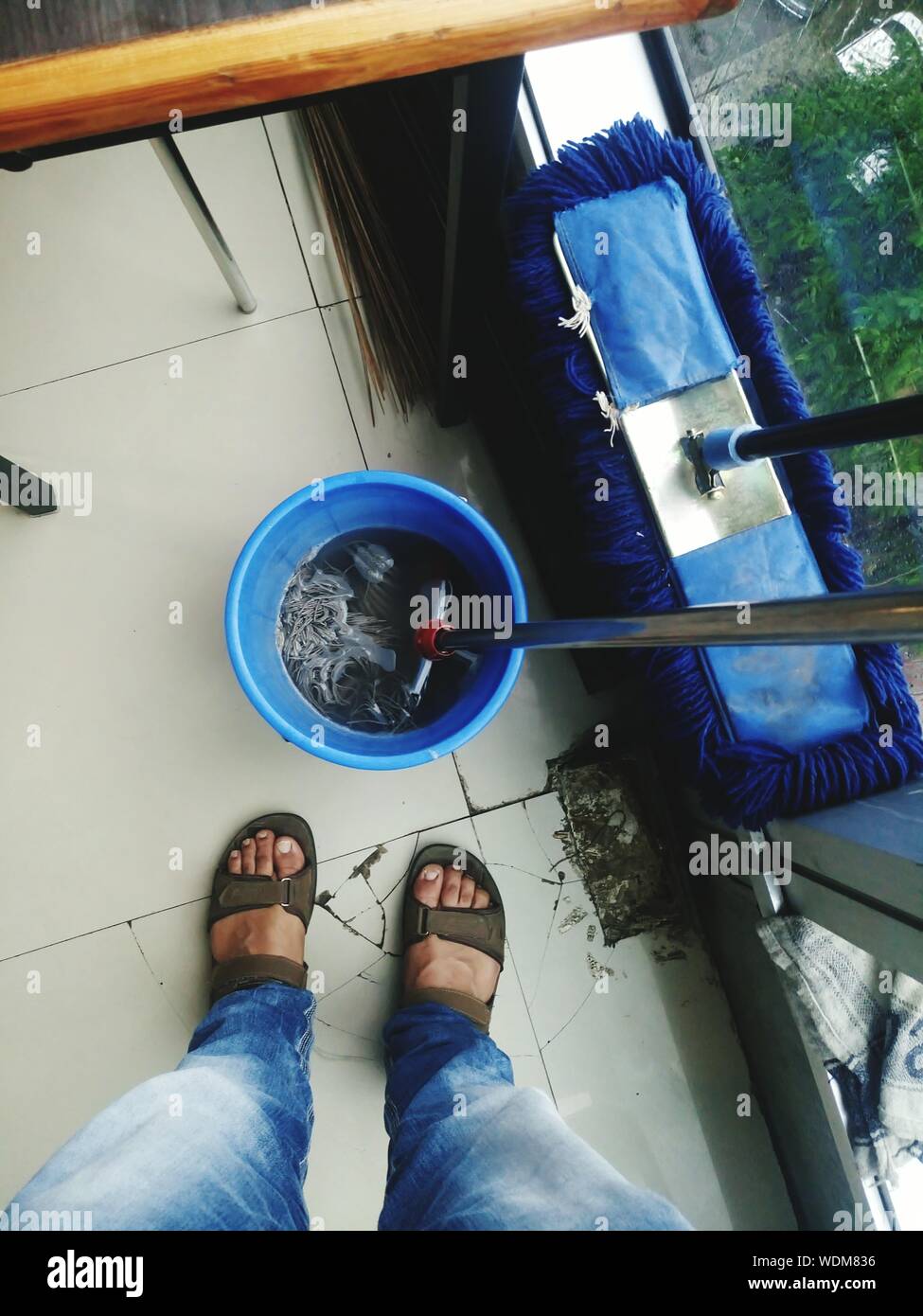 Building bucket High Resolution Stock Photography and Images - Alamy