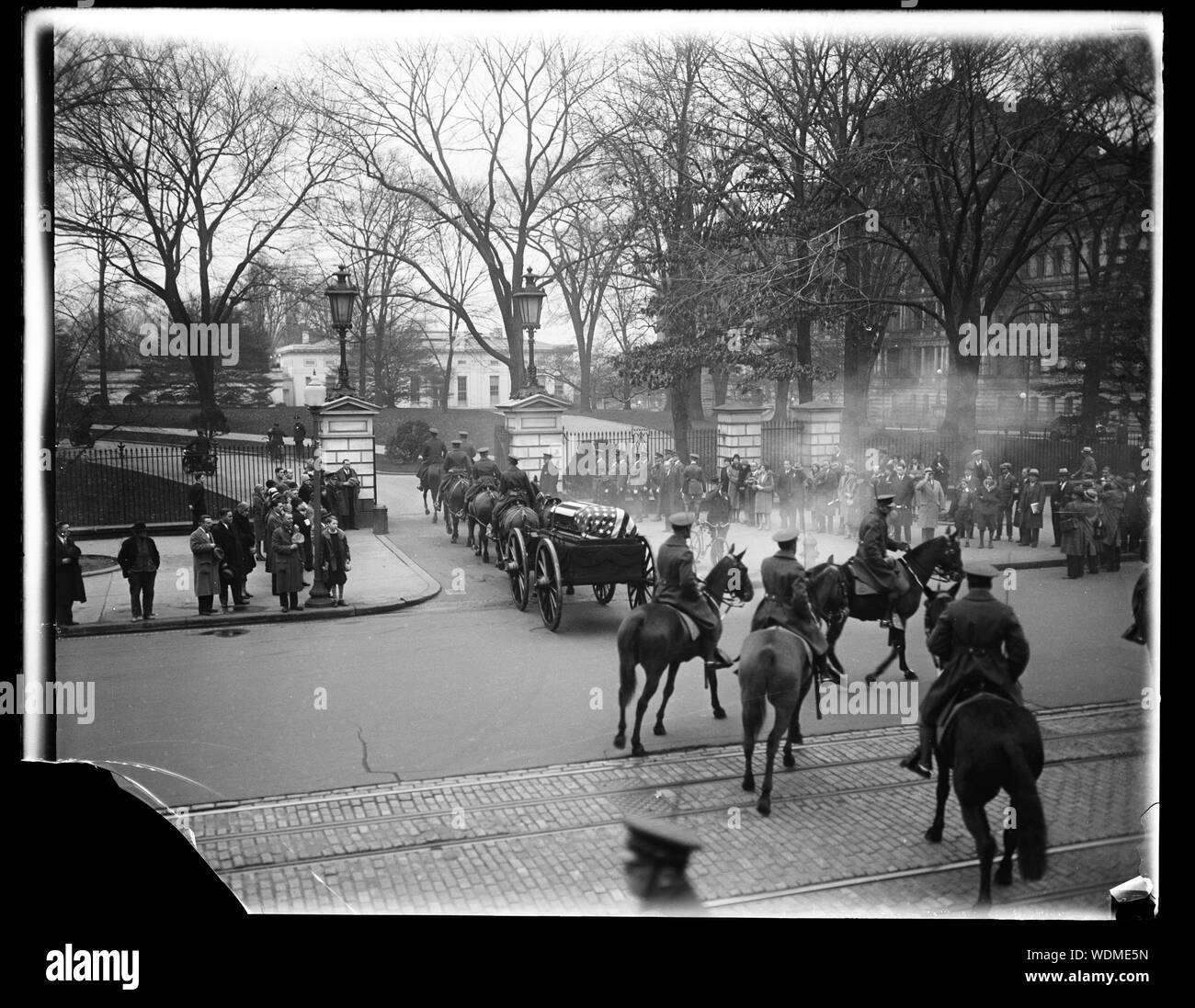 Caisson gate hi-res stock photography and images - Alamy