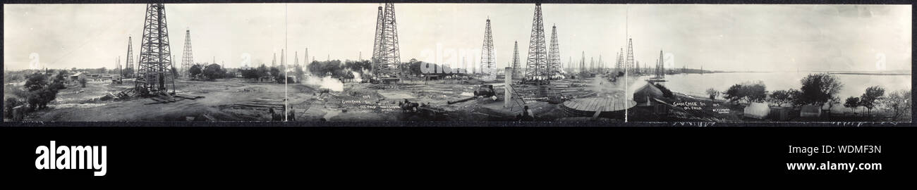Texas oil derricks hi-res stock photography and images - Alamy