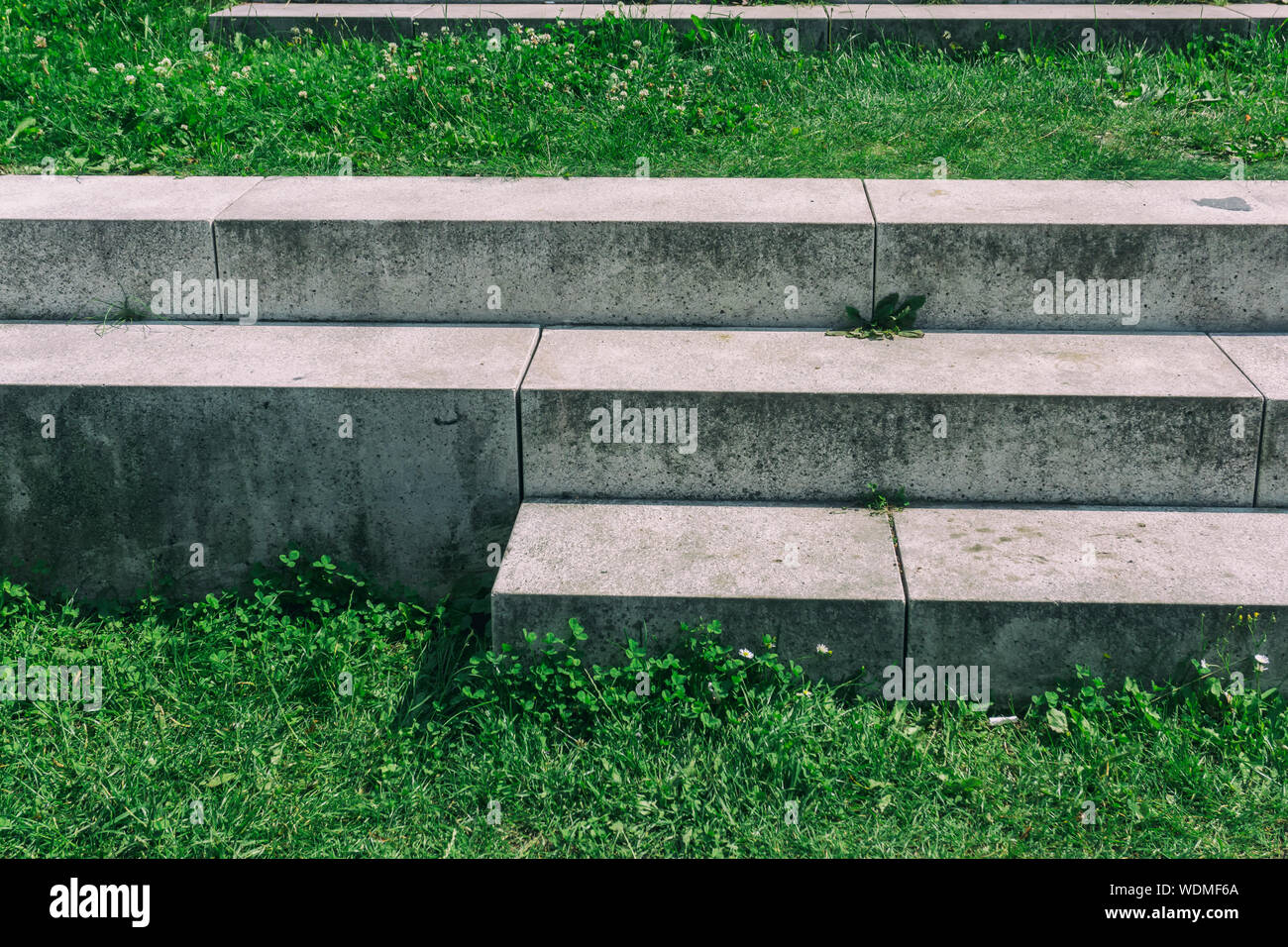 Grass on steps growth hi-res stock photography and images - Alamy