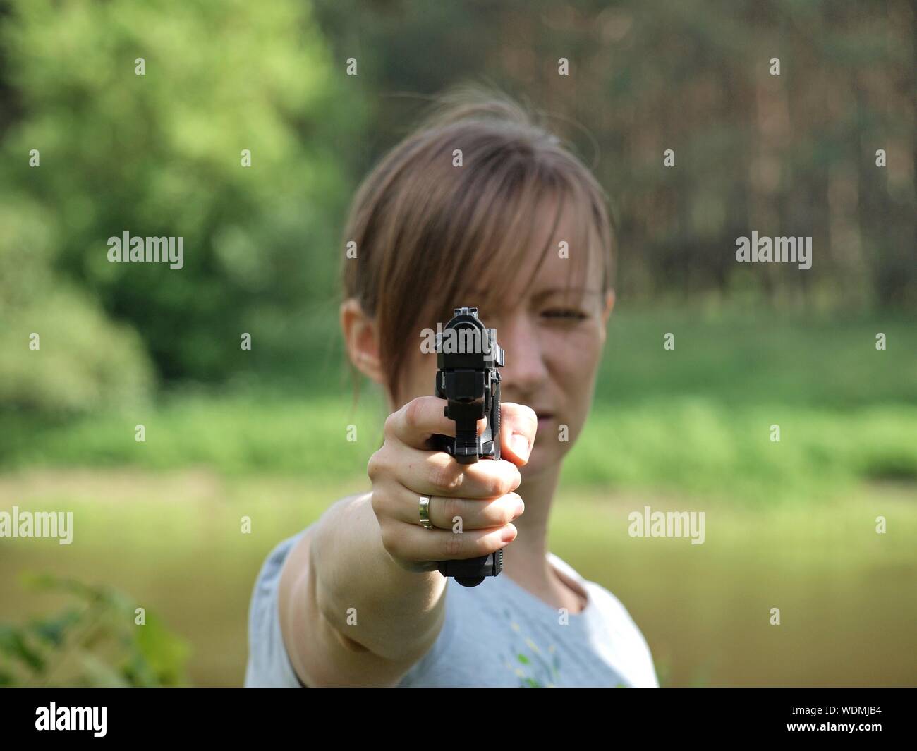 Woman with gun hi-res stock photography and images - Alamy