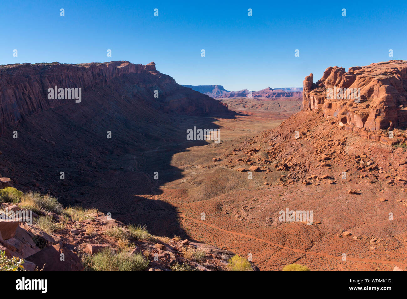 Red and blue rock hi-res stock photography and images - Alamy