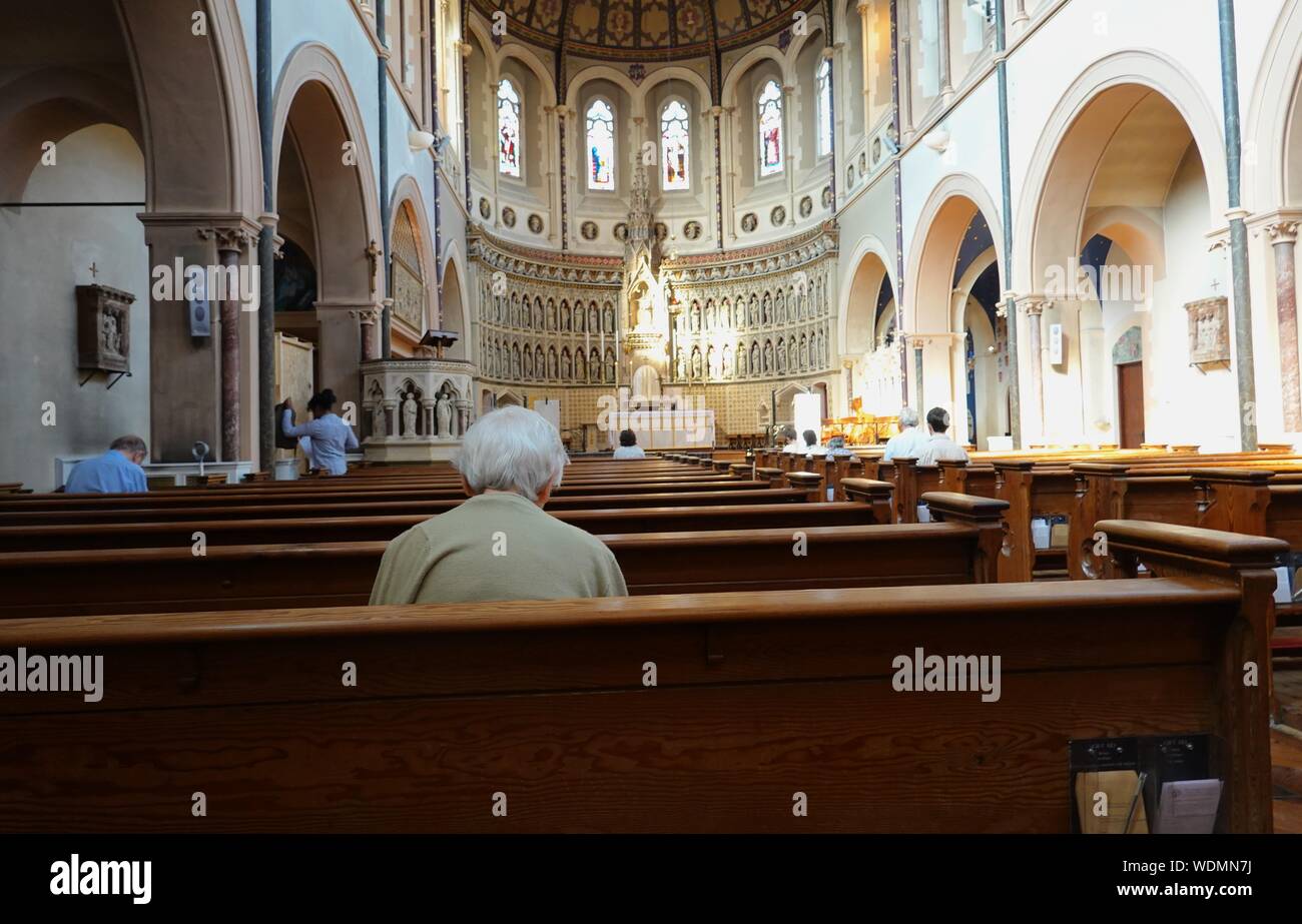People waiting for Mass in The Oratory in Oxford Stock Photo - Alamy