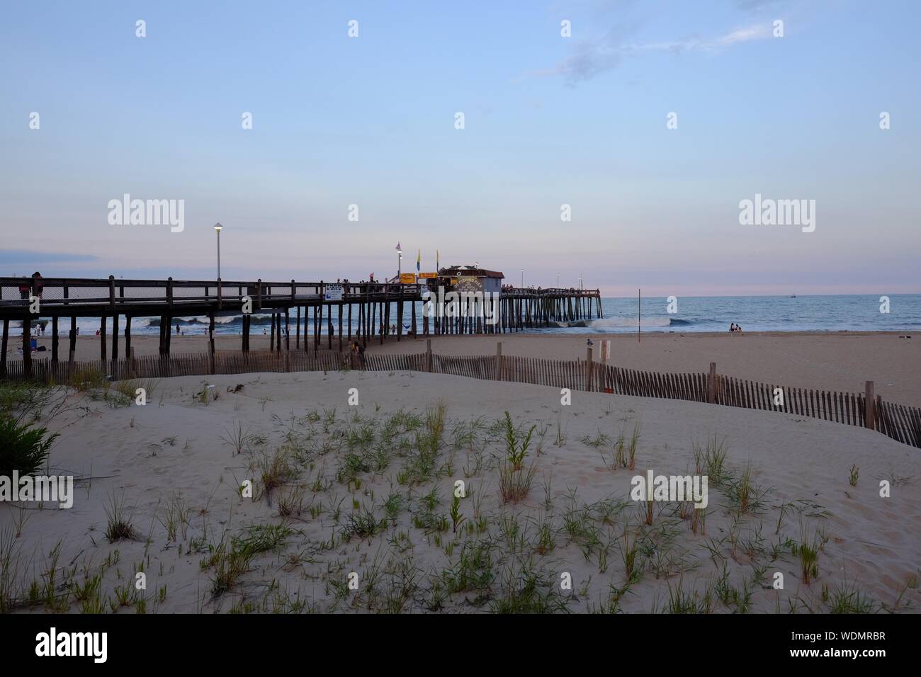 Fishing pier beach hi-res stock photography and images - Alamy
