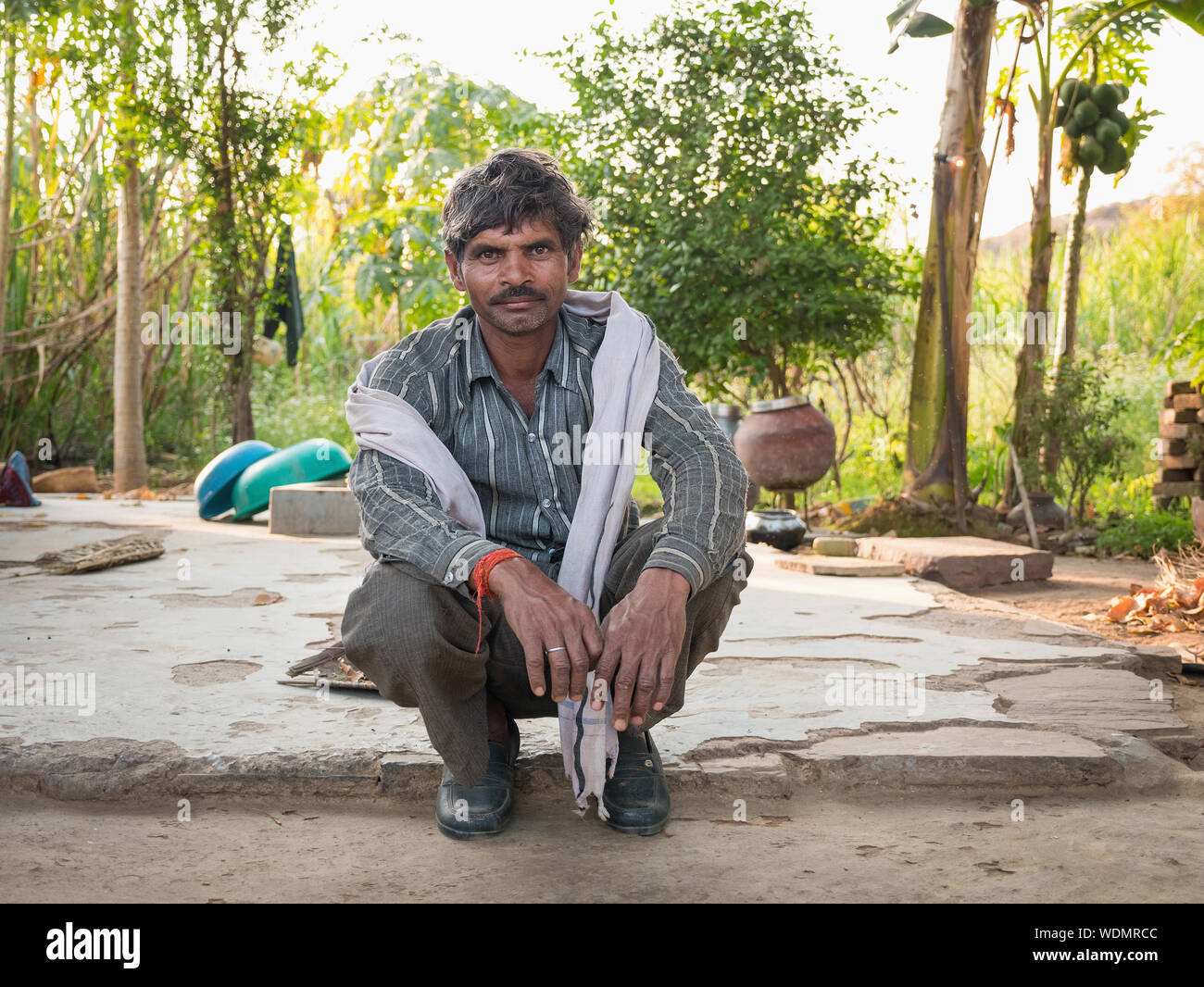 Indian man portrait single hi-res stock photography and images - Alamy