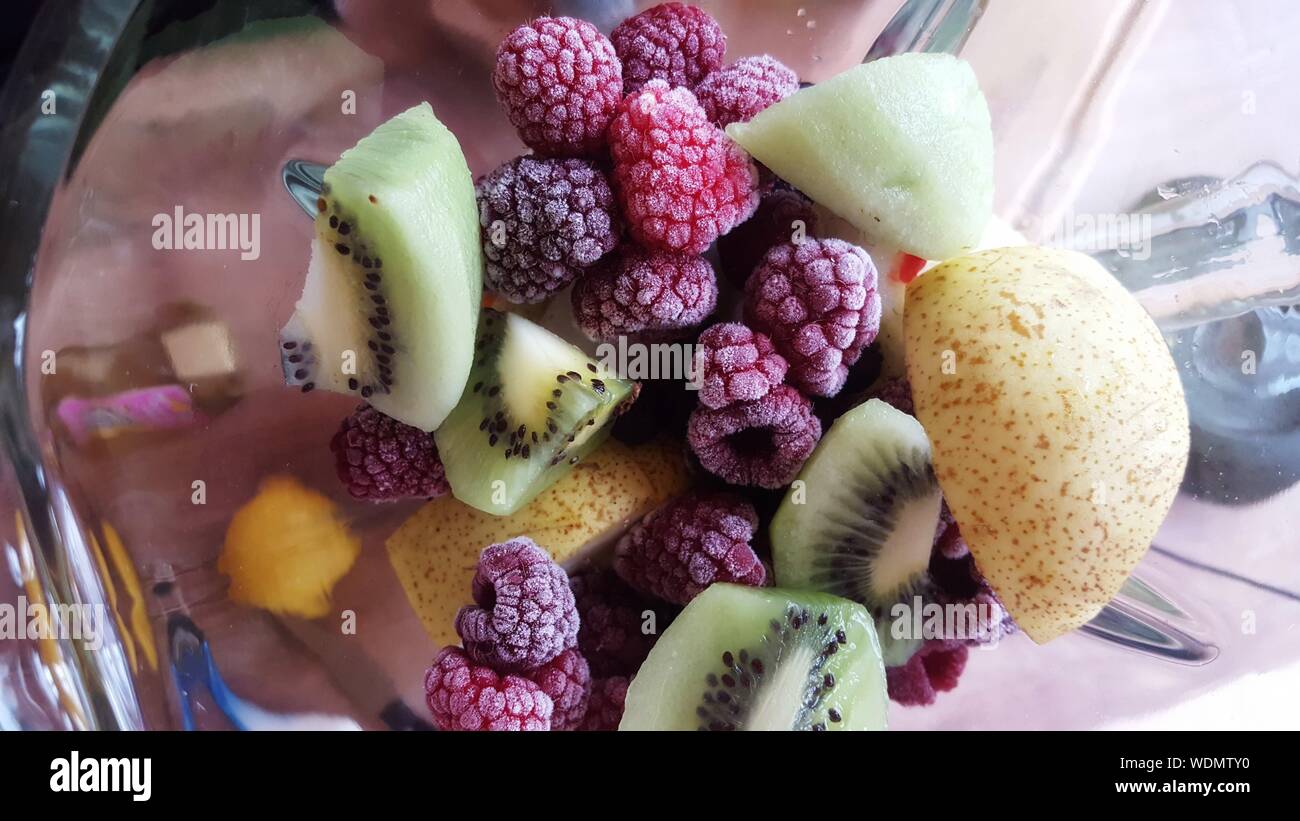 Kiwi in container hi-res stock photography and images - Alamy
