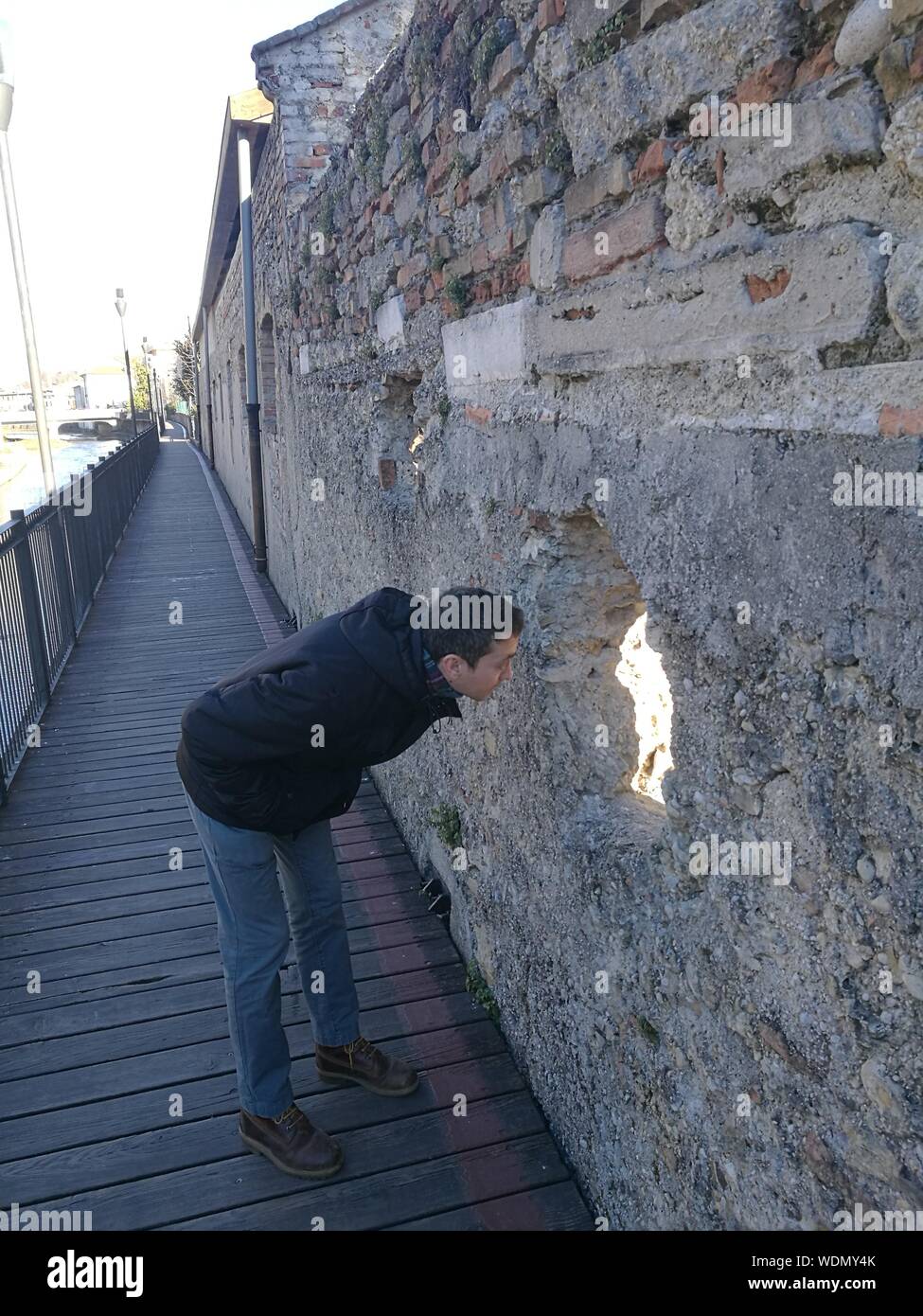 View of wall in bad condition hi-res stock photography and images - Alamy